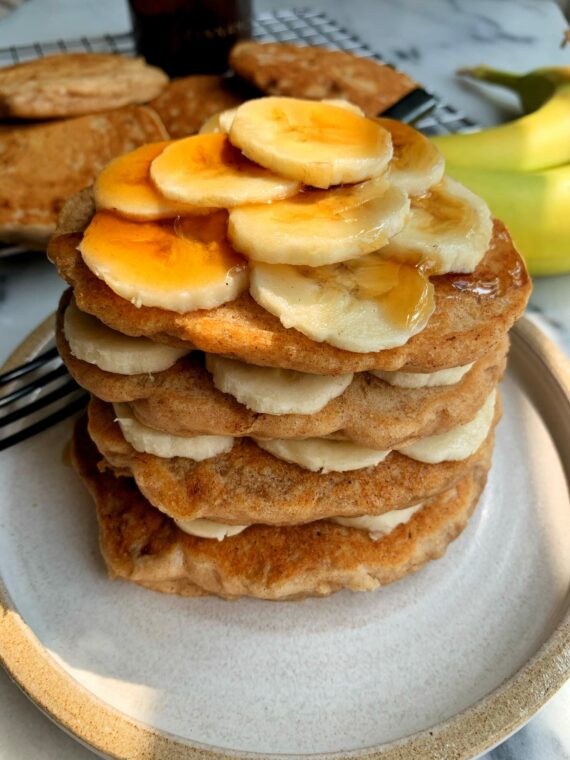 Easy Banana Pancakes (3 ingredients!) - rachLmansfield