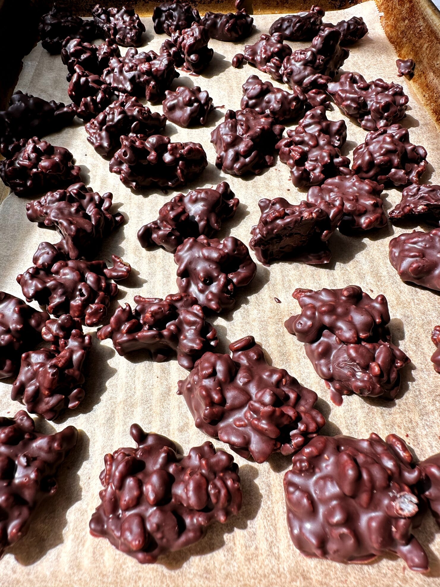 DELISH 2-ingredient Buncha Crunch - rachLmansfield