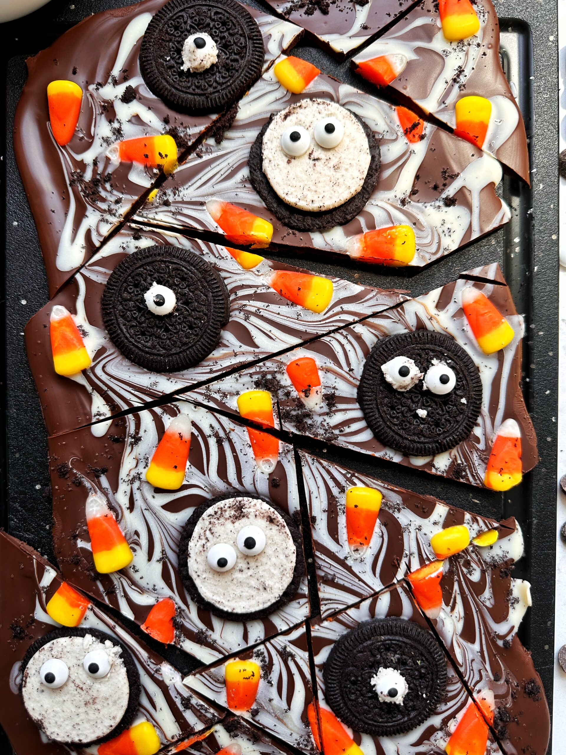 Easy Halloween Candy Bark! - rachLmansfield