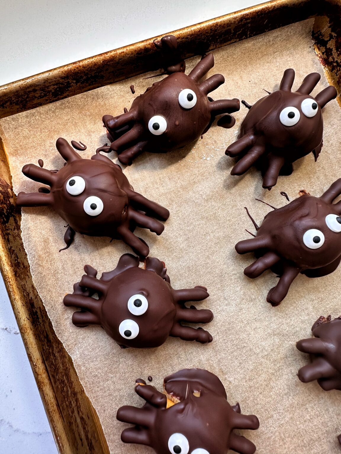 Chocolate Peanut Butter Spiders - rachLmansfield